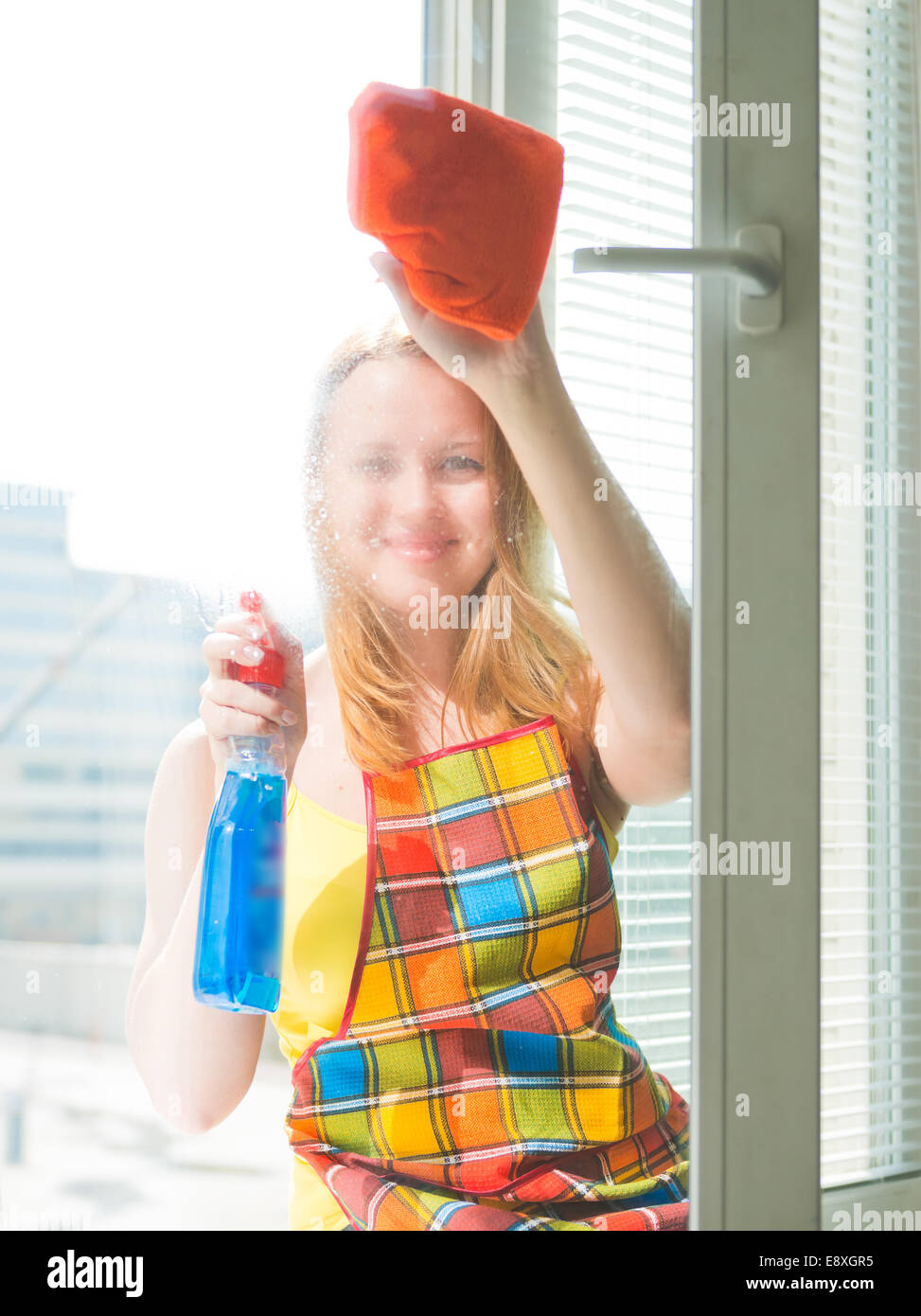 Office window cleaning woman hi-res stock photography and images - Alamy
