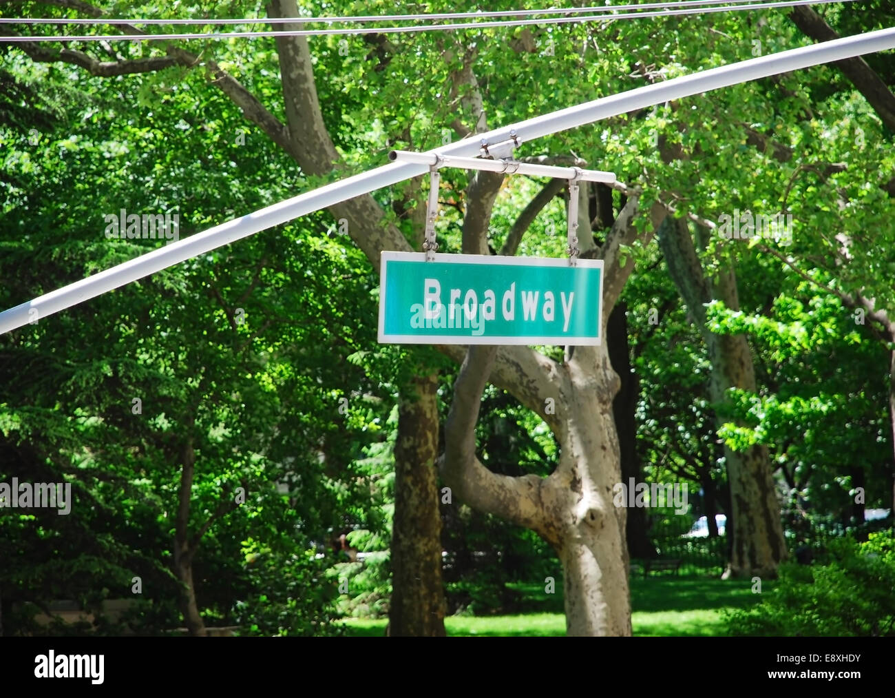 Manhattan broadway green road sign hi-res stock photography and images ...