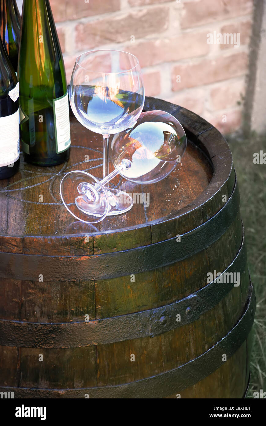 Oaken barrel hi-res stock photography and images - Alamy