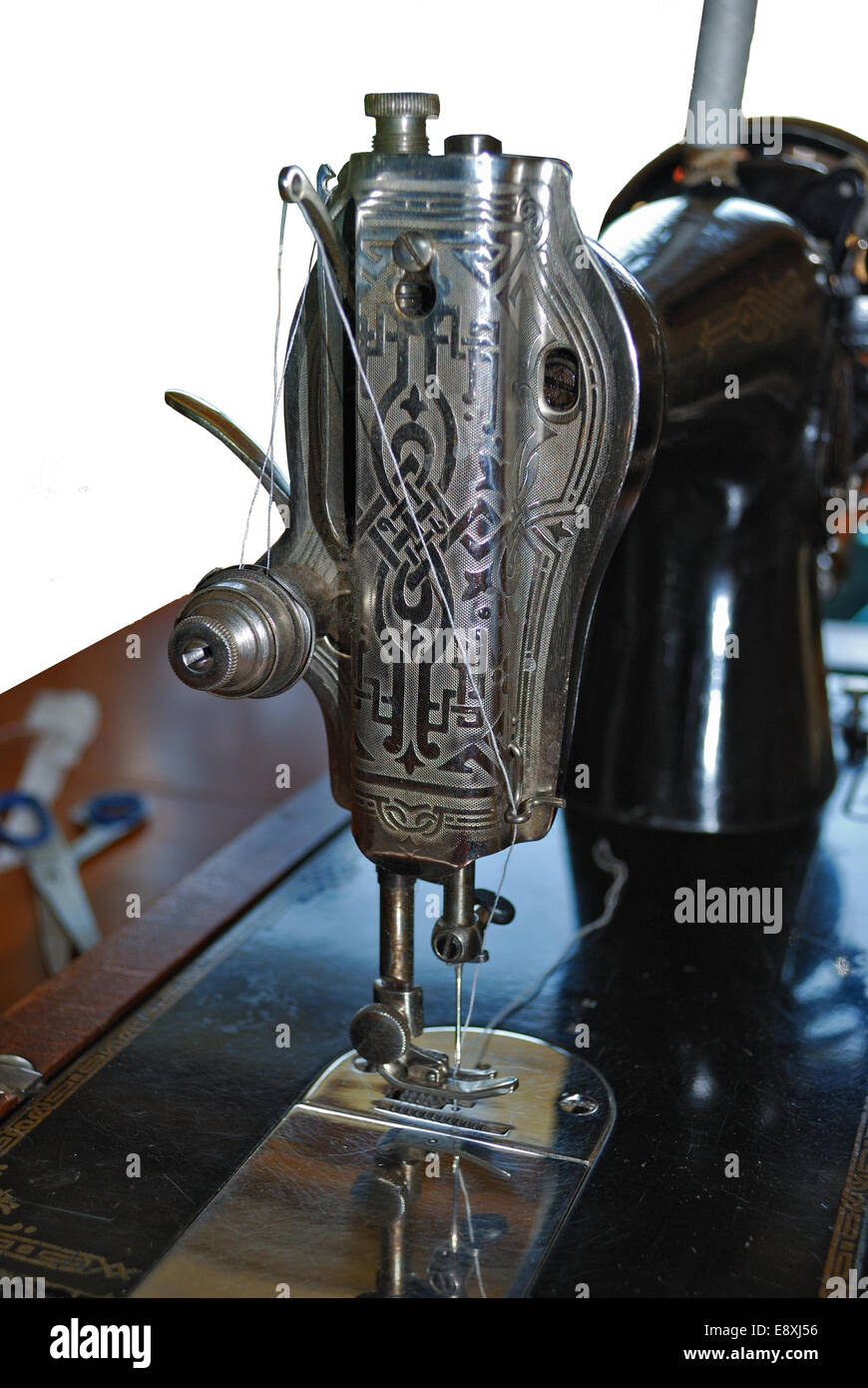 Antique sewing machine hi-res stock photography and images - Alamy