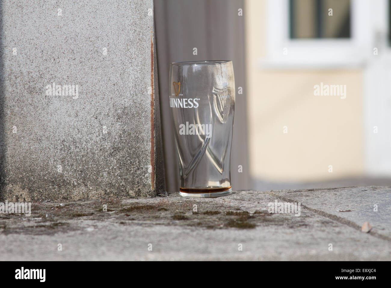 Empty pint of guiness hi-res stock photography and images - Alamy
