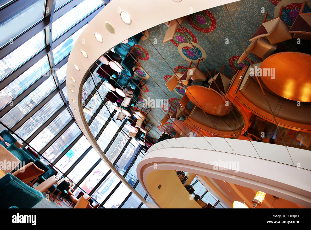 restaurant with mirror ceiling Stock Photo - Alamy