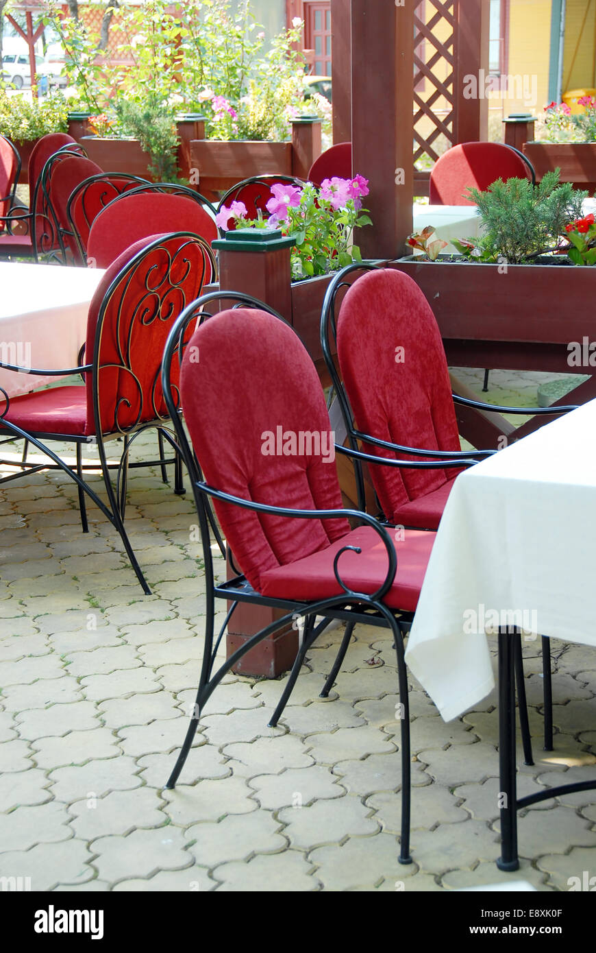 Pavement dining terrace hi-res stock photography and images - Alamy