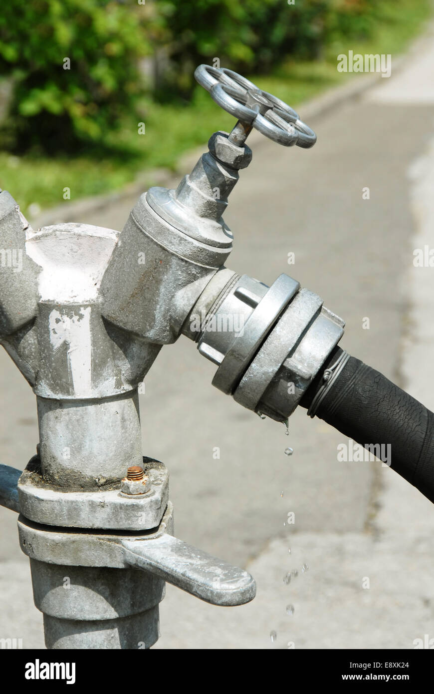 Metal hydrant cover hi-res stock photography and images - Alamy