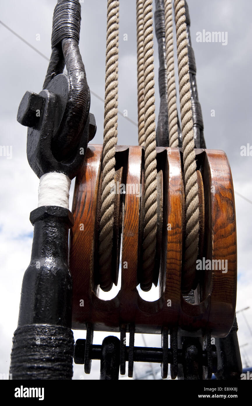 Schiffe seil hi-res stock photography and images - Alamy