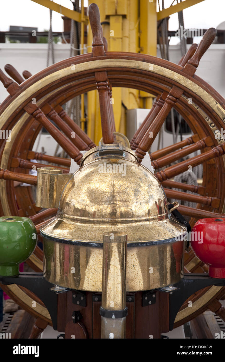 Steuerrad schiff hi-res stock photography and images - Alamy