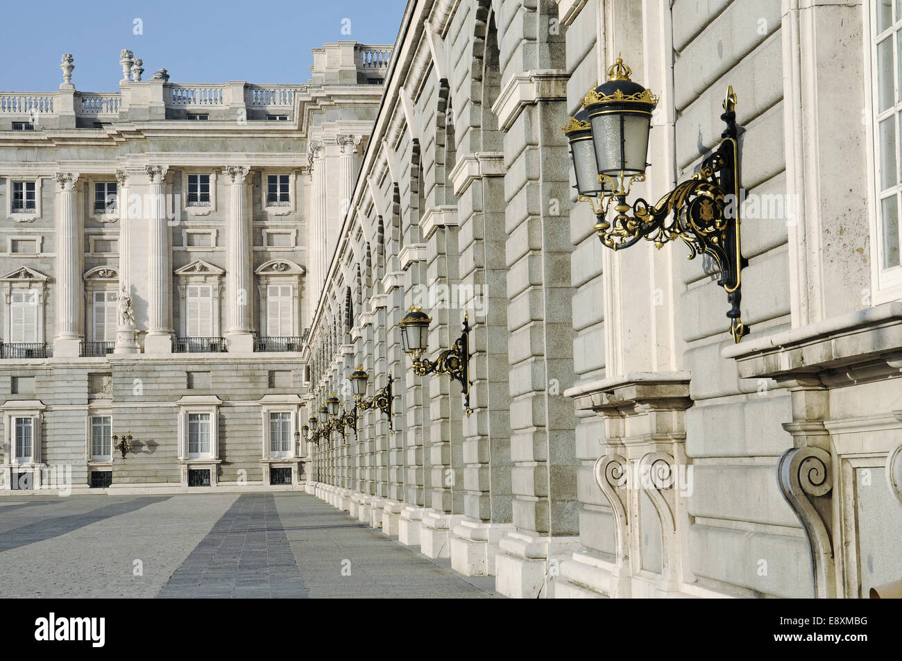 Palacio real madrid throne room hi-res stock photography and images - Alamy