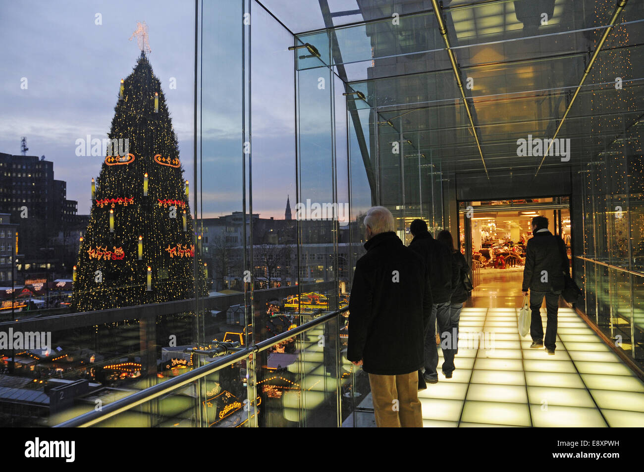 Department store decoration christmas tree hi-res stock photography and ...