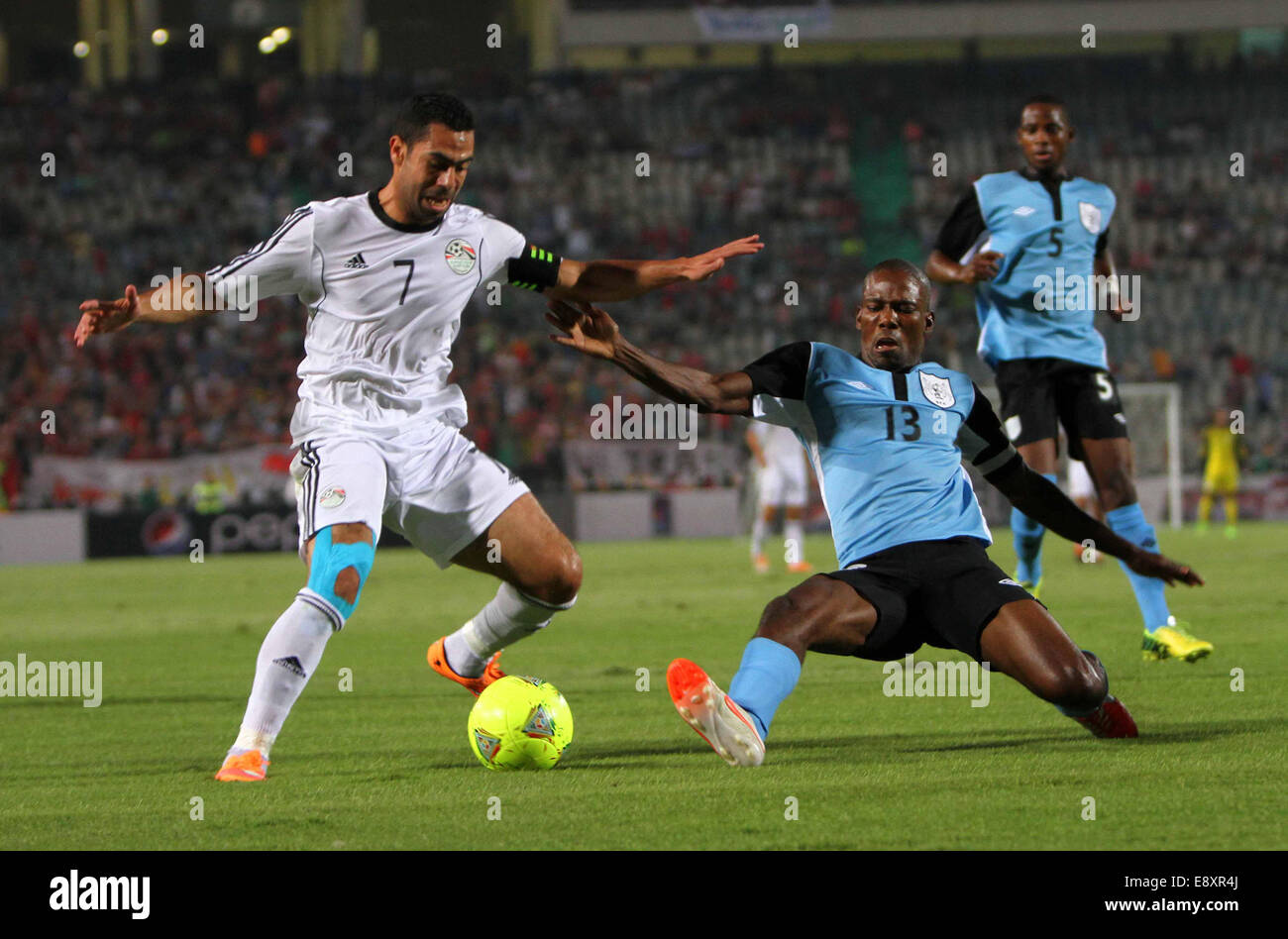 Cairo, Egypt. 15th Oct, 2014. Egyptian players compete against with ...