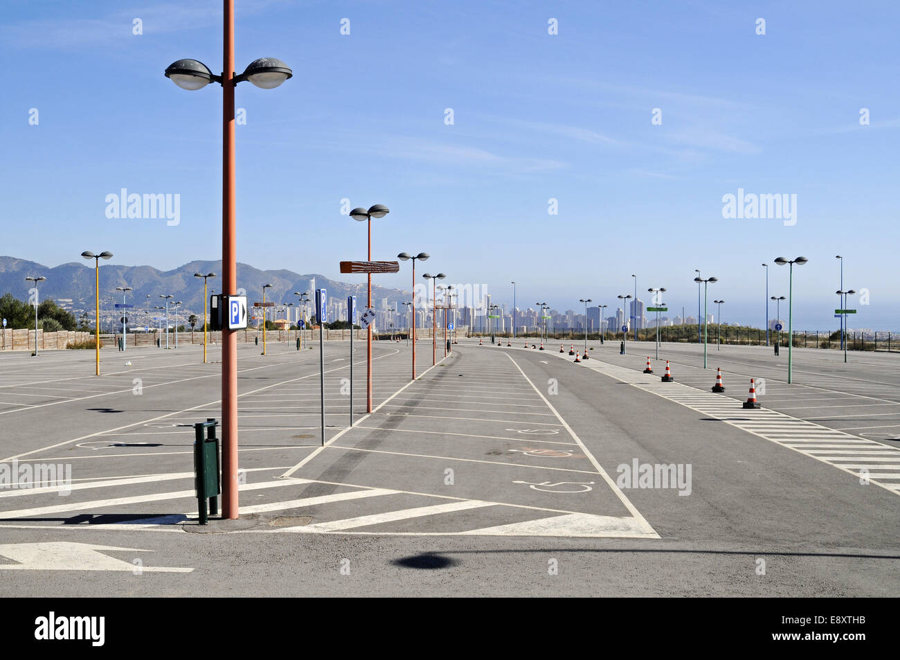 Parkplatz leerer hi-res stock photography and images - Alamy