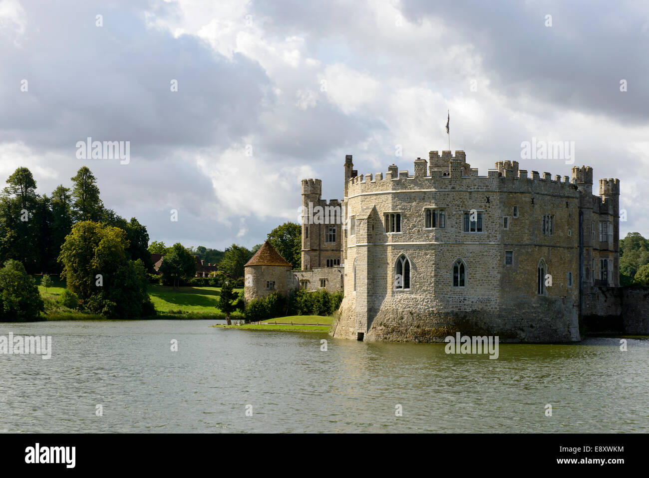 Side view leeds castle hi-res stock photography and images - Alamy