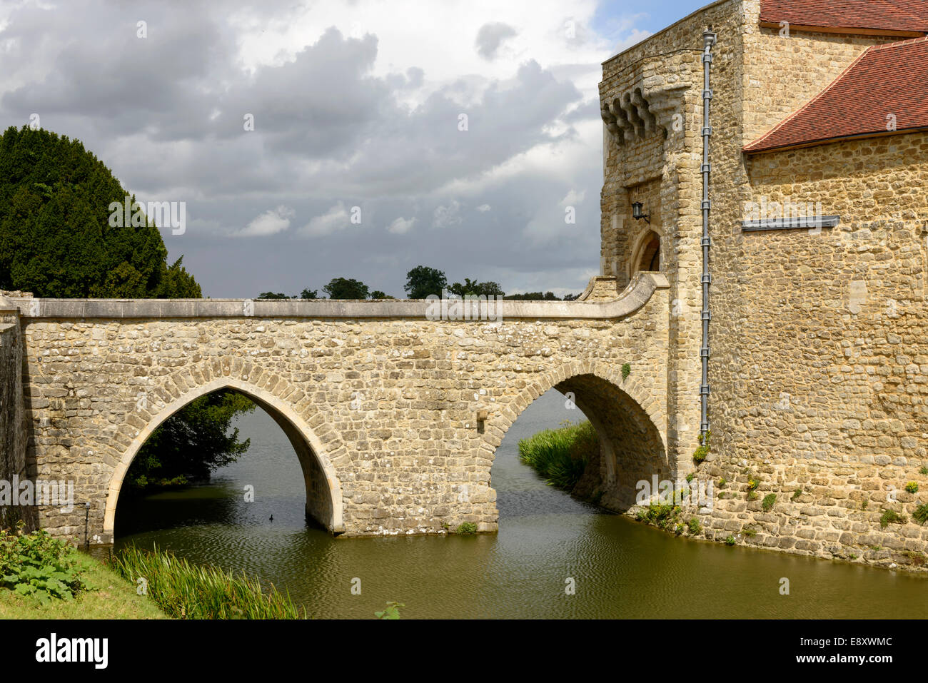 England medieval stone bridge hi-res stock photography and images - Alamy