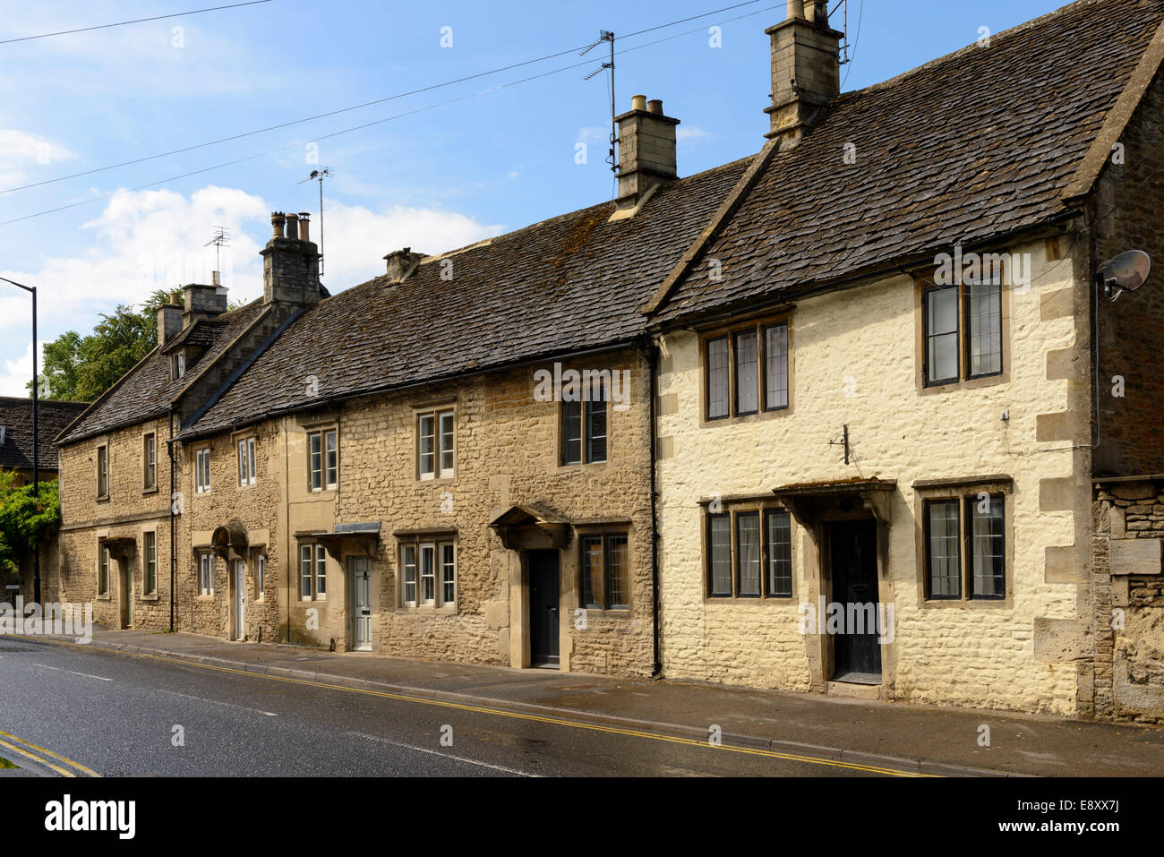 Medieval cottages hi-res stock photography and images - Alamy