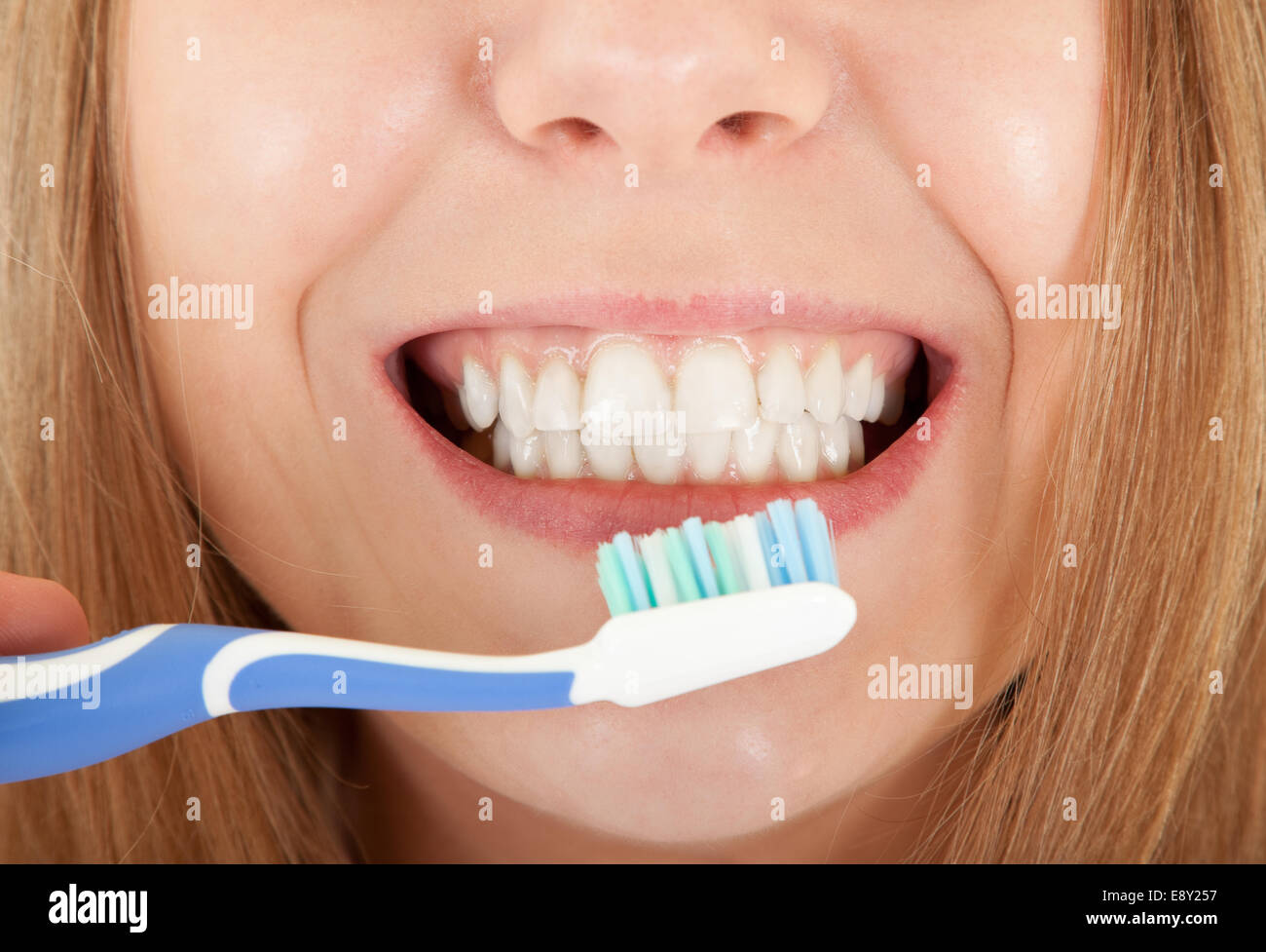 Shiny teeth hi-res stock photography and images - Alamy