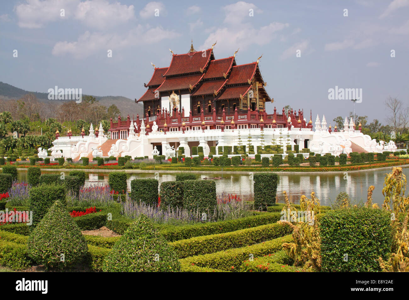 Traditional thai palace Stock Photo - Alamy