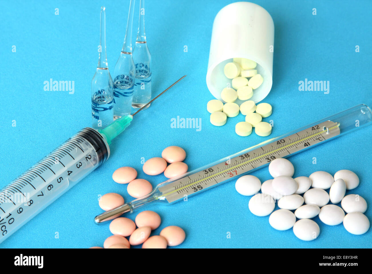 Needles And Drugs Stock Photos & Needles And Drugs Stock Images - Alamy