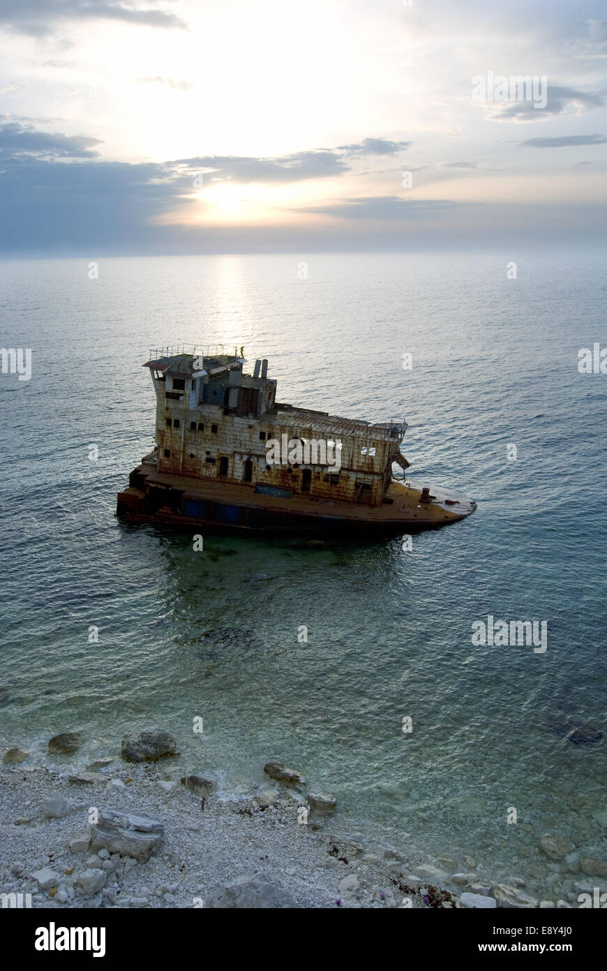 Shipwreck front hi-res stock photography and images - Alamy