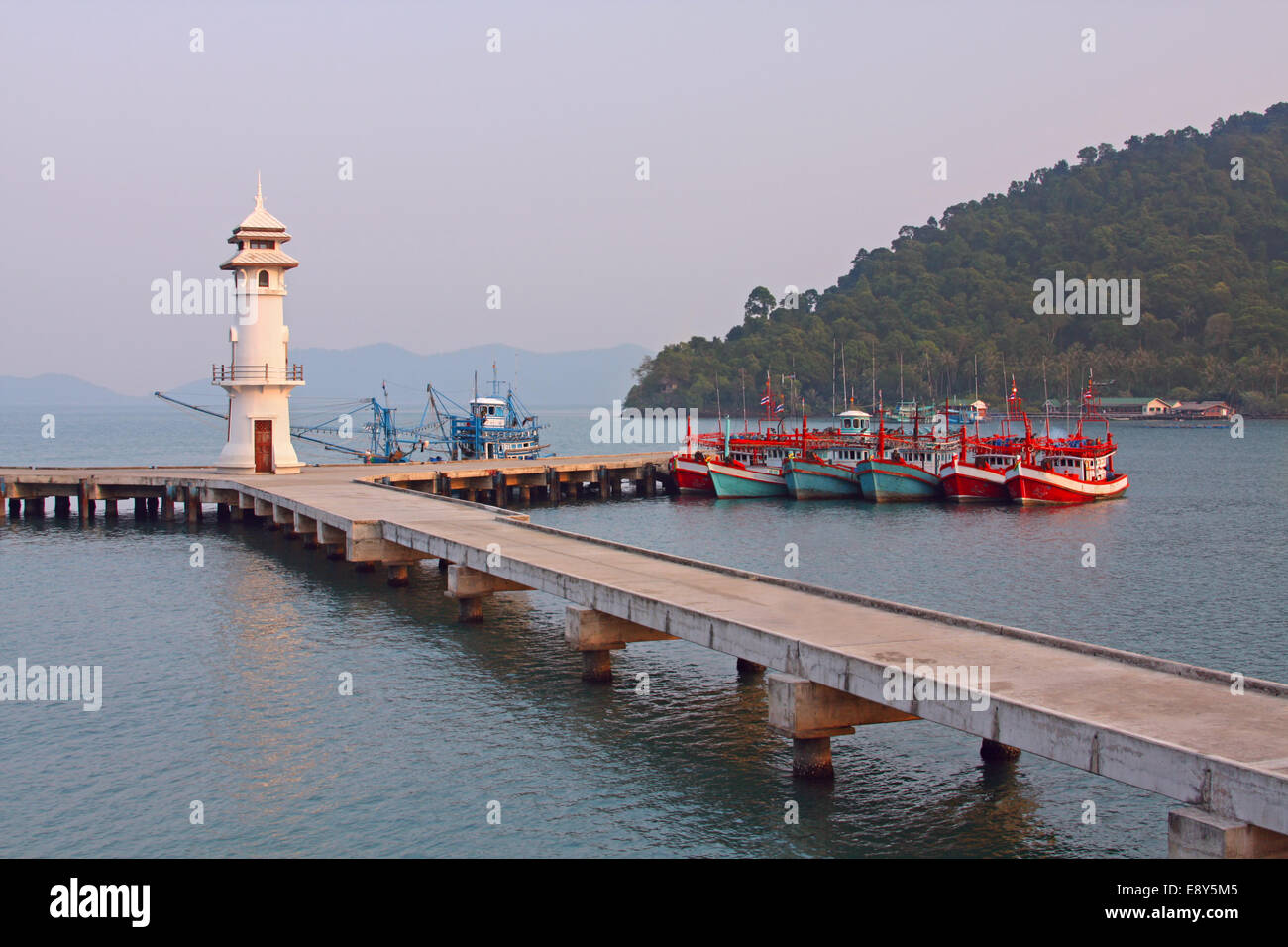 Lighthouses with pier and boats hi-res stock photography and images - Alamy