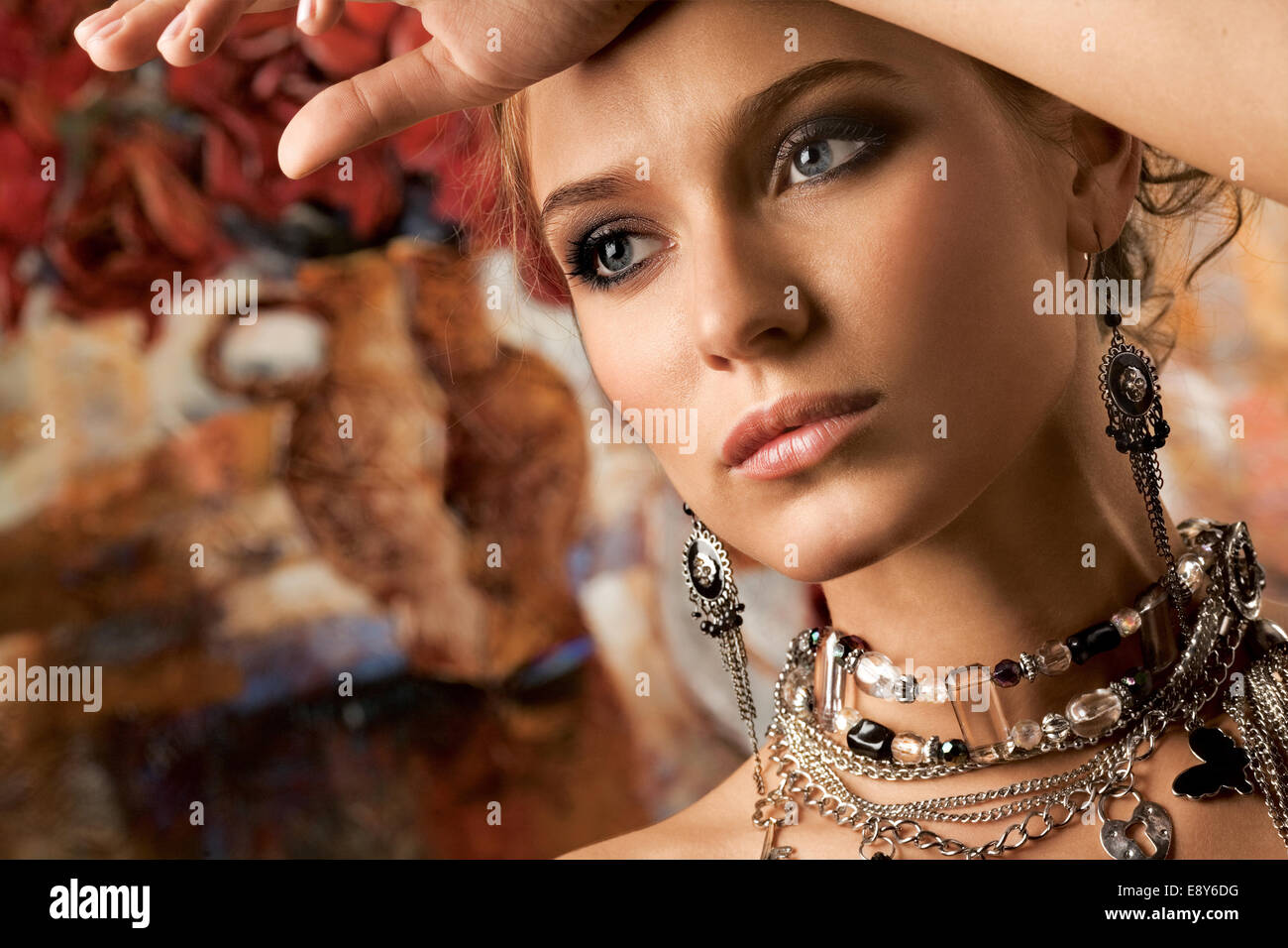 Glamorous pose hi-res stock photography and images - Alamy