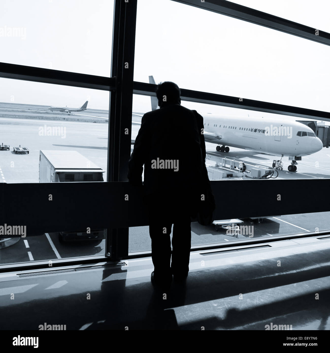 Airport plane runway shadow hi-res stock photography and images - Alamy