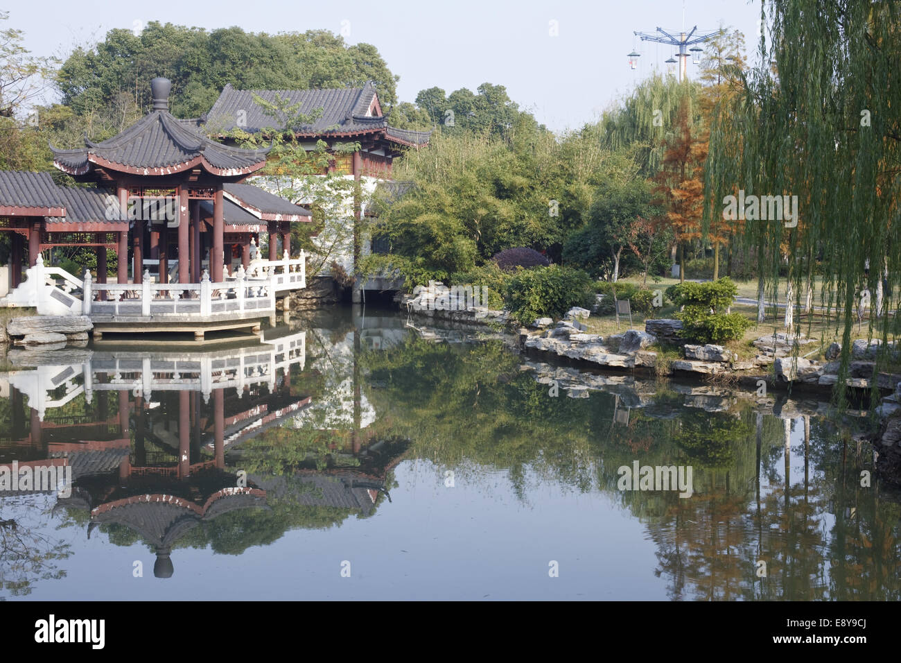 Chinese garden structure hi-res stock photography and images - Alamy