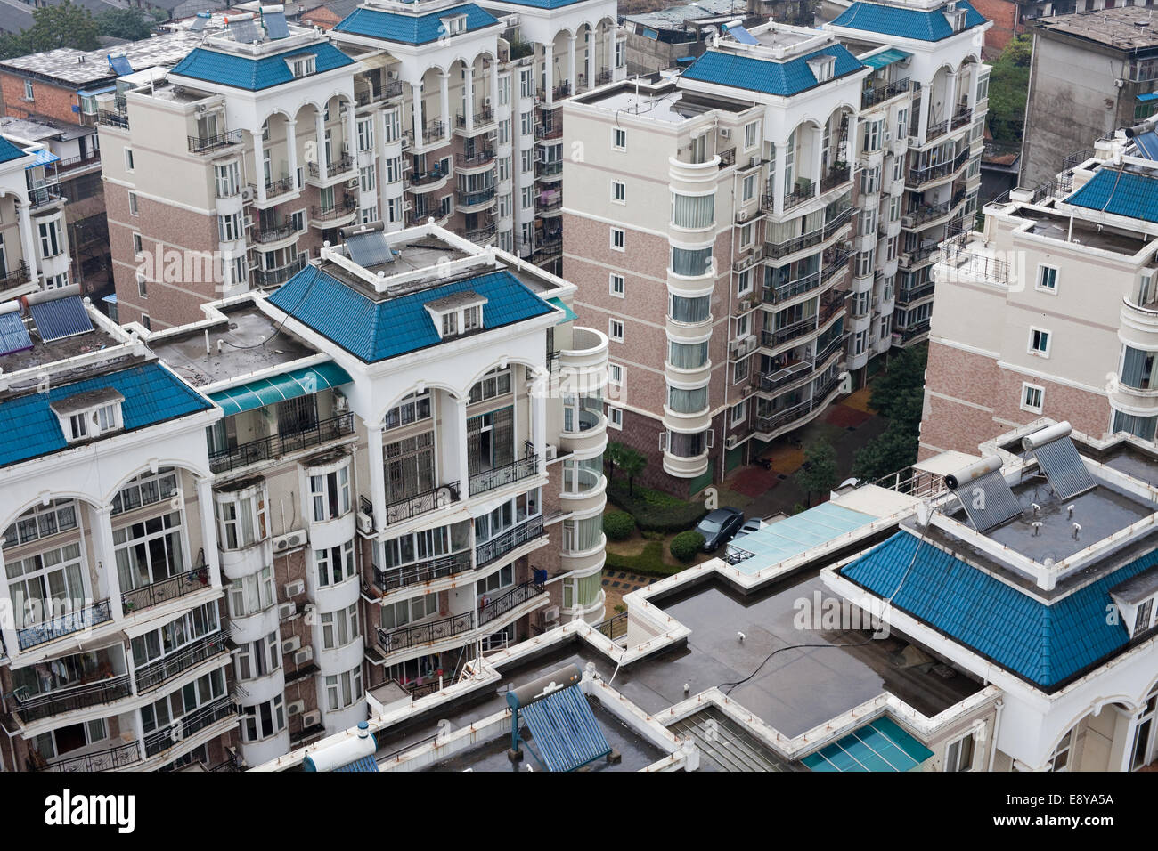 Contemporary housing community hi-res stock photography and images - Alamy