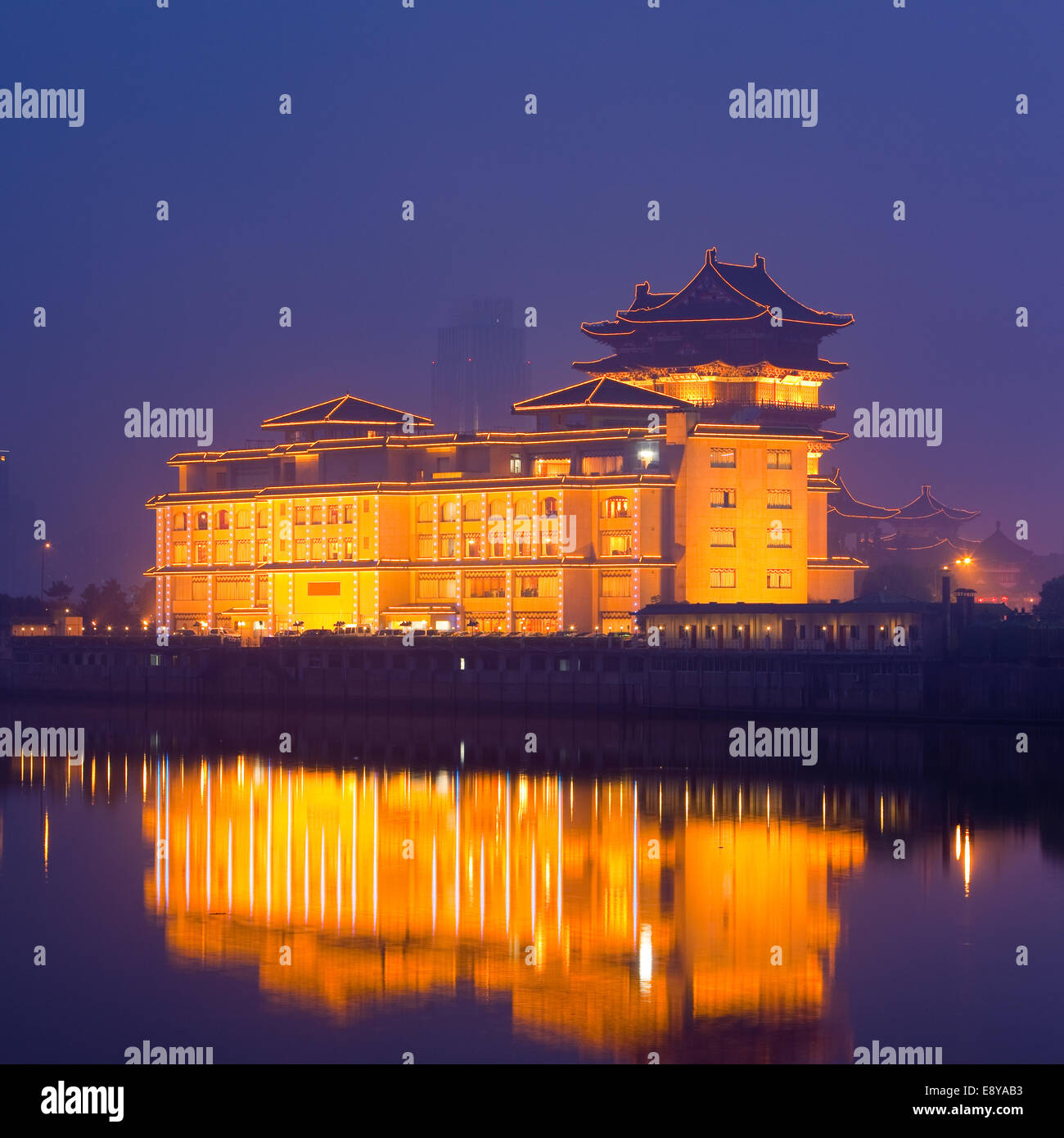 Beautiful old chinese building hi-res stock photography and images - Alamy
