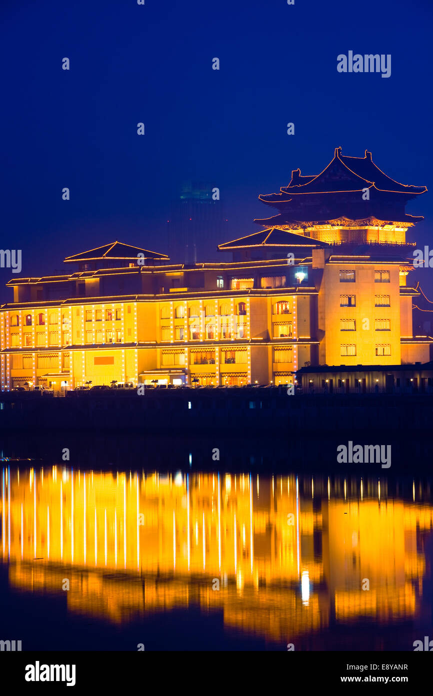 Beautiful old chinese building hi-res stock photography and images - Alamy