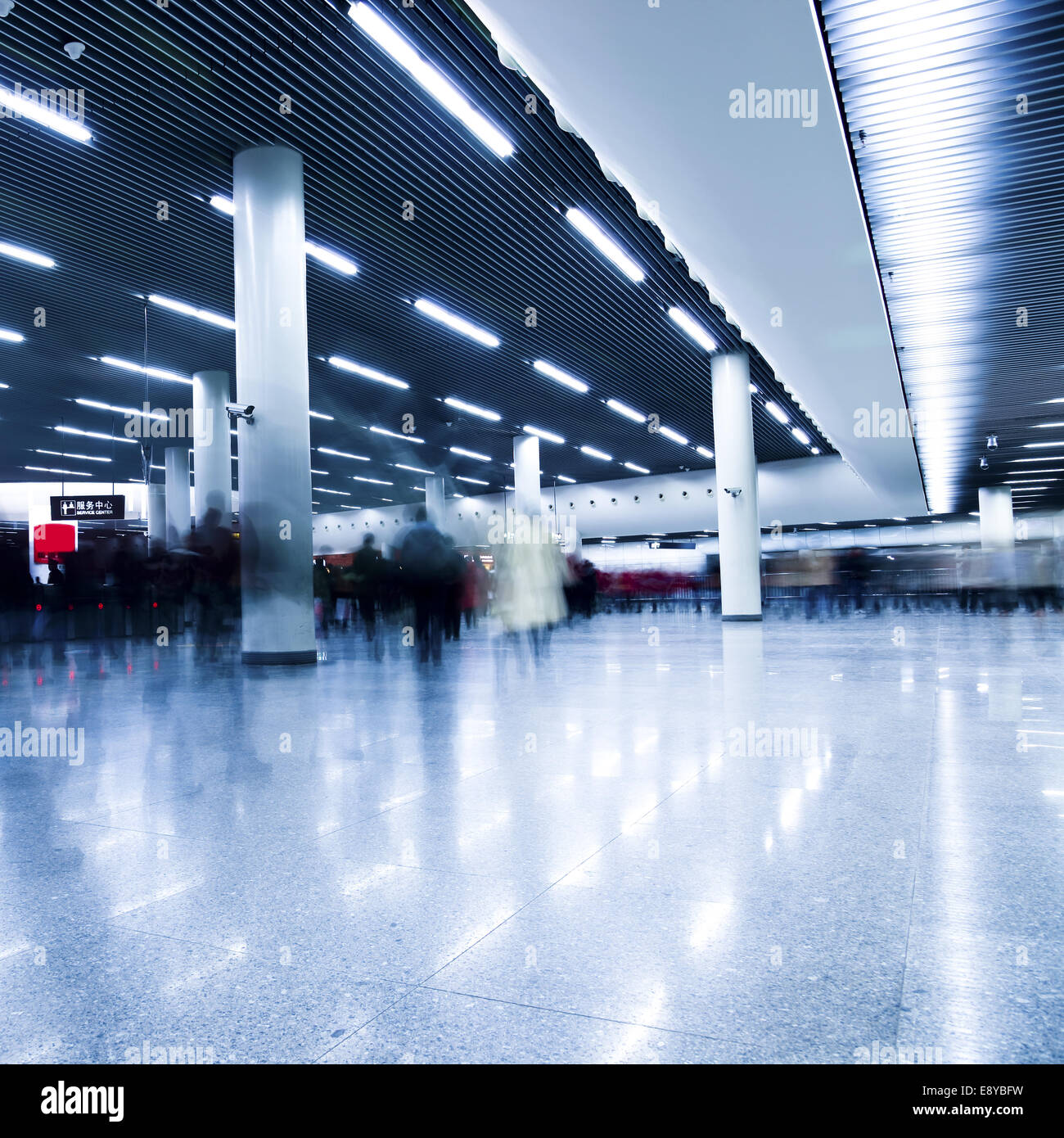 Rushing woman and airport hi-res stock photography and images - Alamy