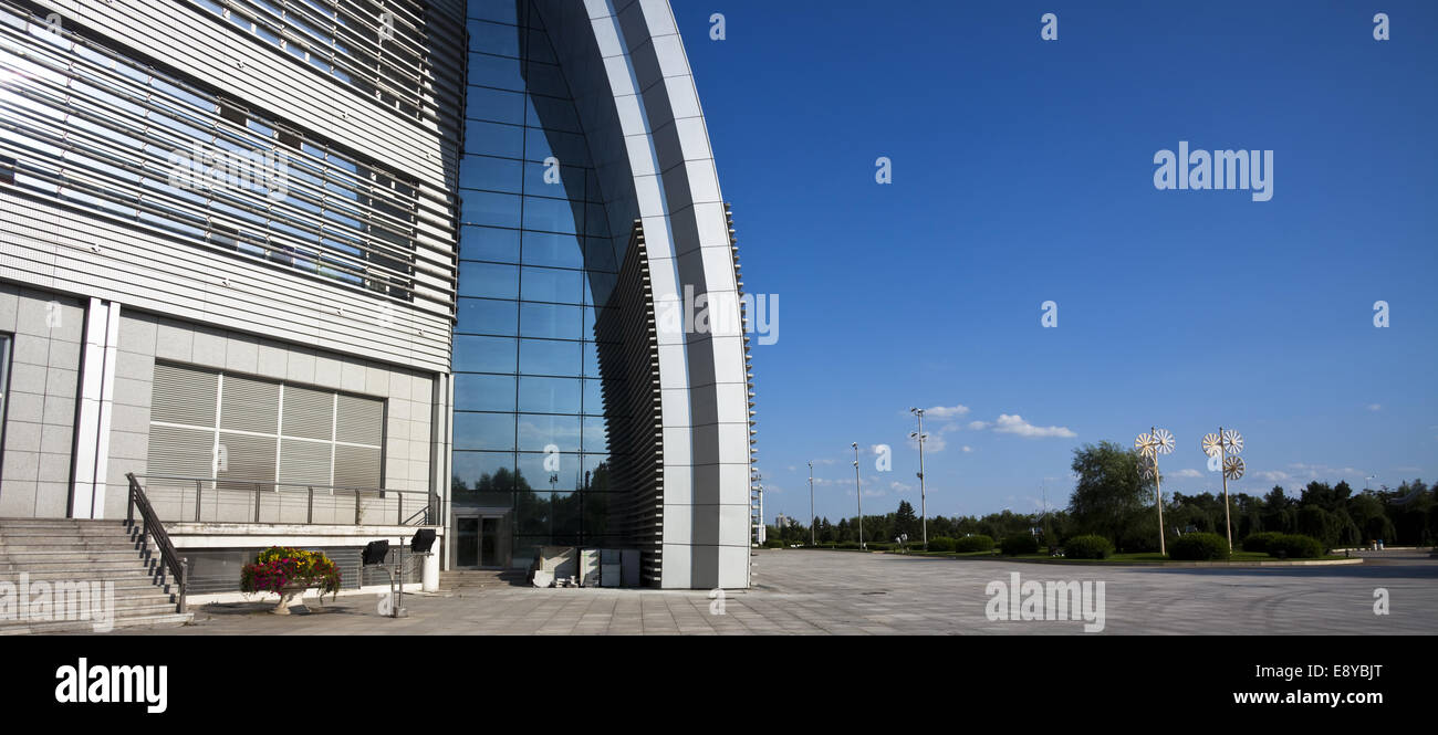 Large building modern architecture hi-res stock photography and images ...