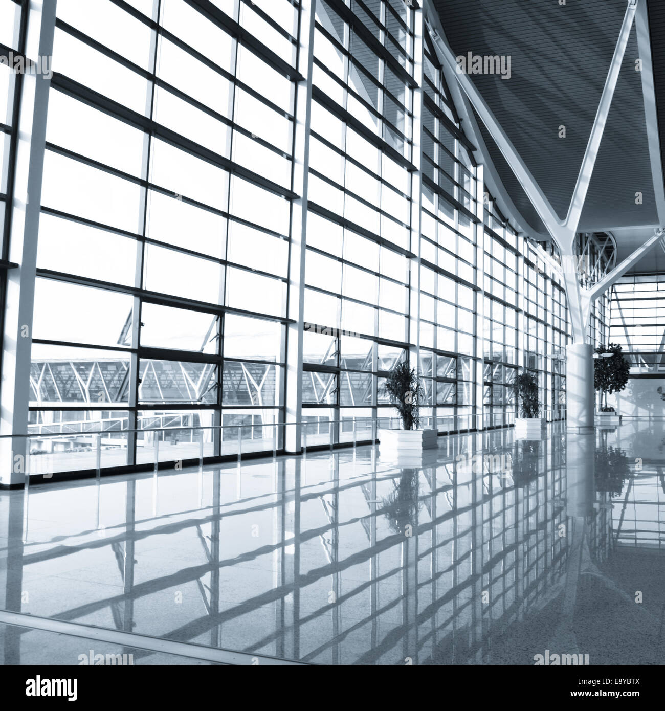Steel construction hall roof hi-res stock photography and images - Alamy