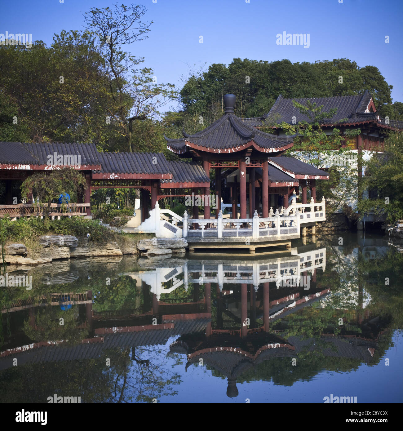 Chinese garden structure hi-res stock photography and images - Alamy