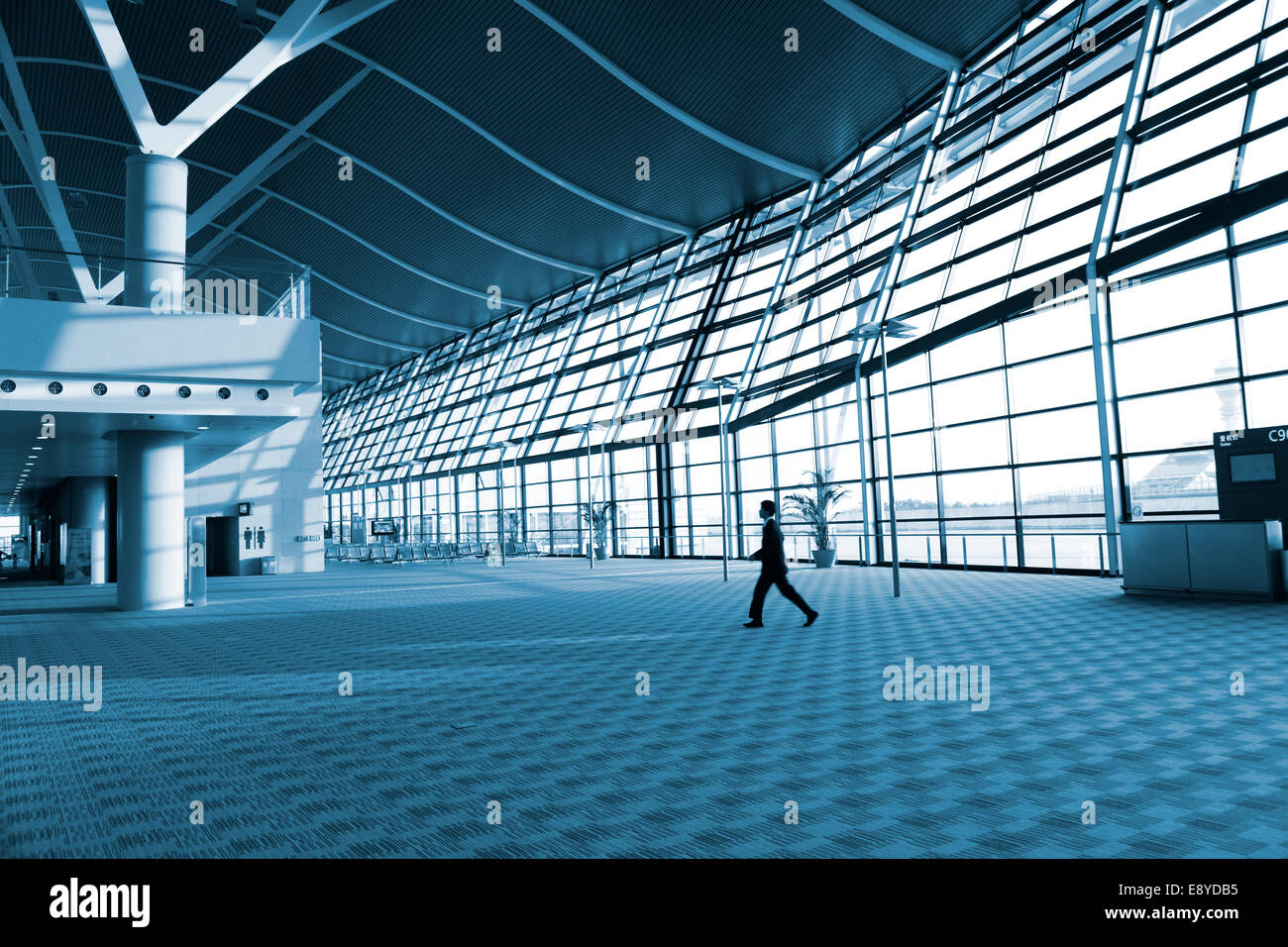 Airport interior design hi-res stock photography and images - Alamy