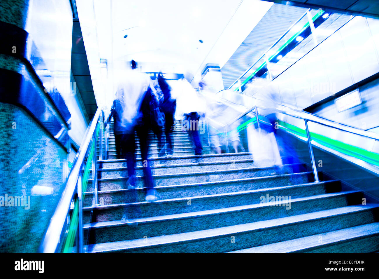 Large escalator hi-res stock photography and images - Alamy