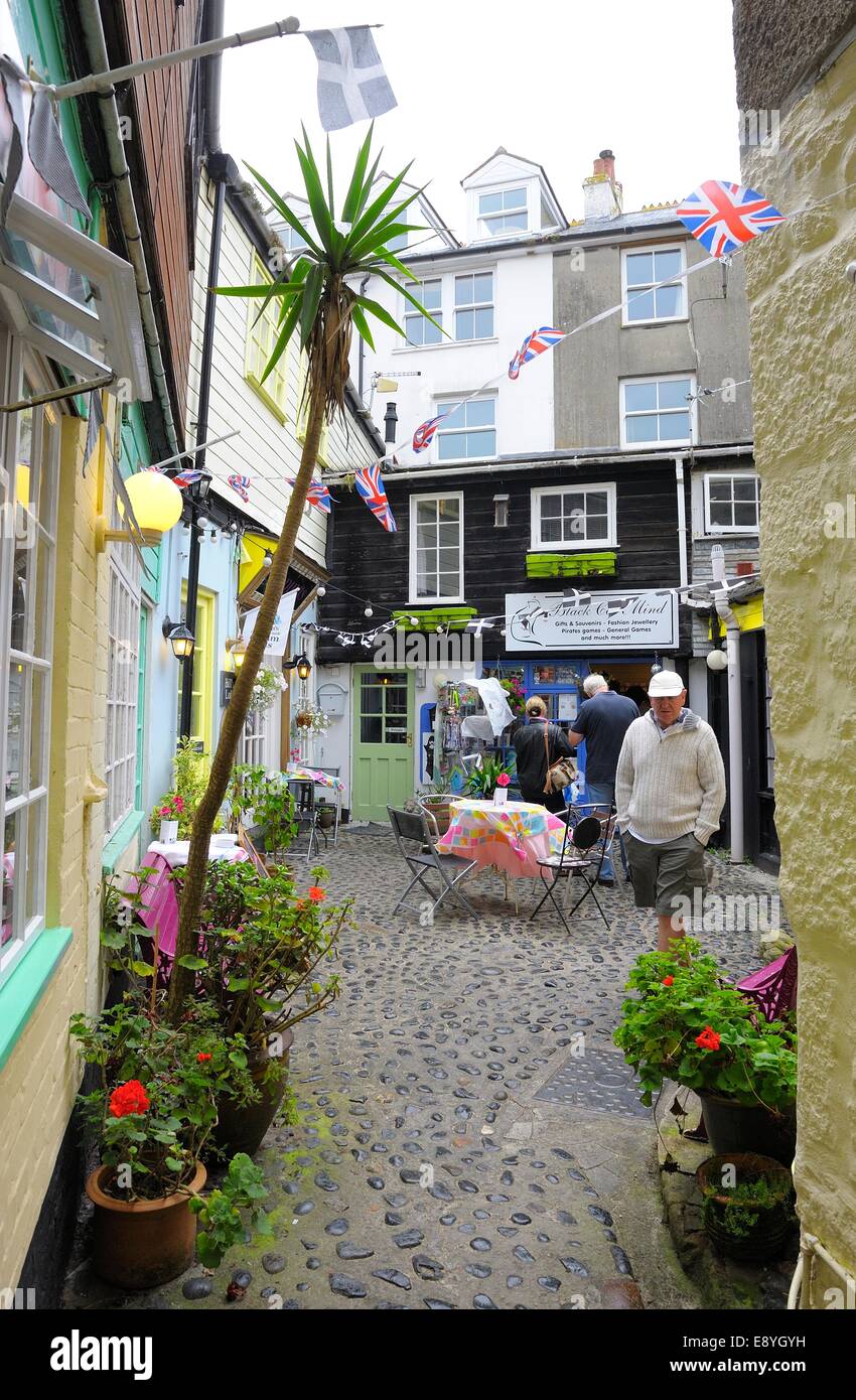 Shops retail town cornwall hi-res stock photography and images - Alamy