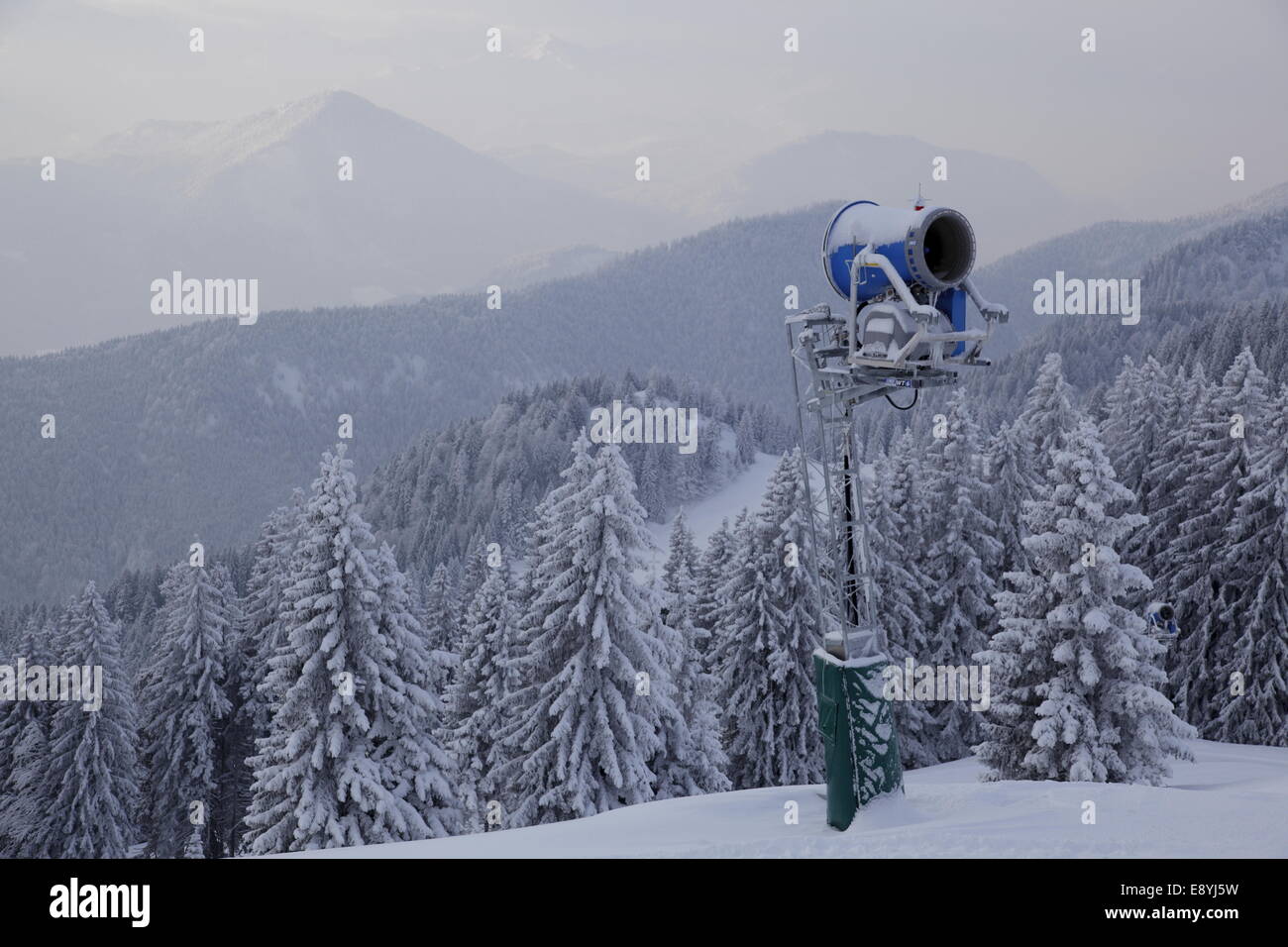 Snow gun hi-res stock photography and images - Alamy