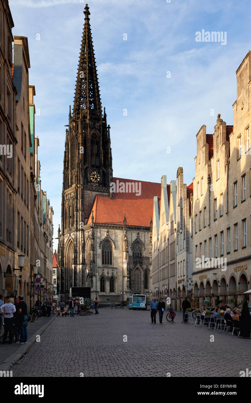 Prinzipalmarkt square with St. Lamberti church at Münster, Westphalia ...