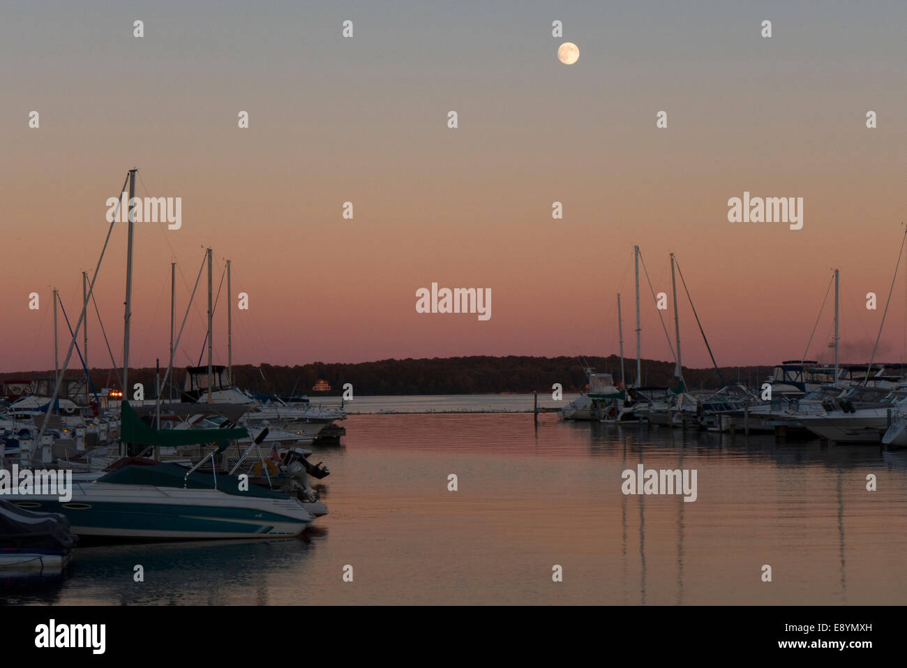 Moon over bay hi-res stock photography and images - Alamy