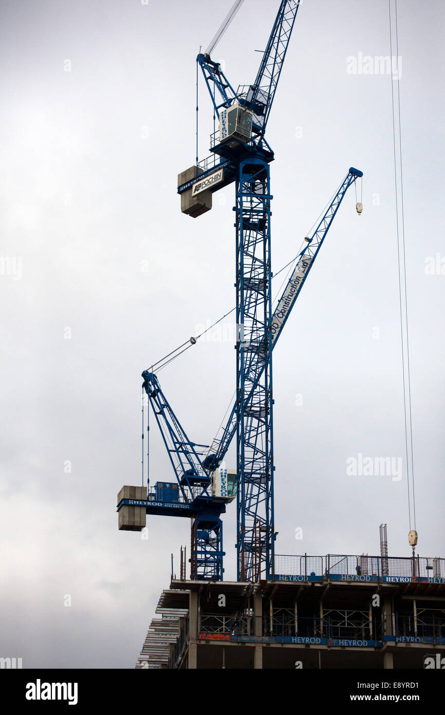 Liverpool Skyline Cranes Stock Photos & Liverpool Skyline Cranes Stock ...