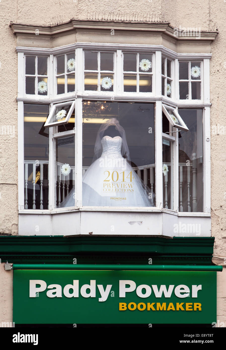 Bridal store window display hi-res stock photography and images - Alamy