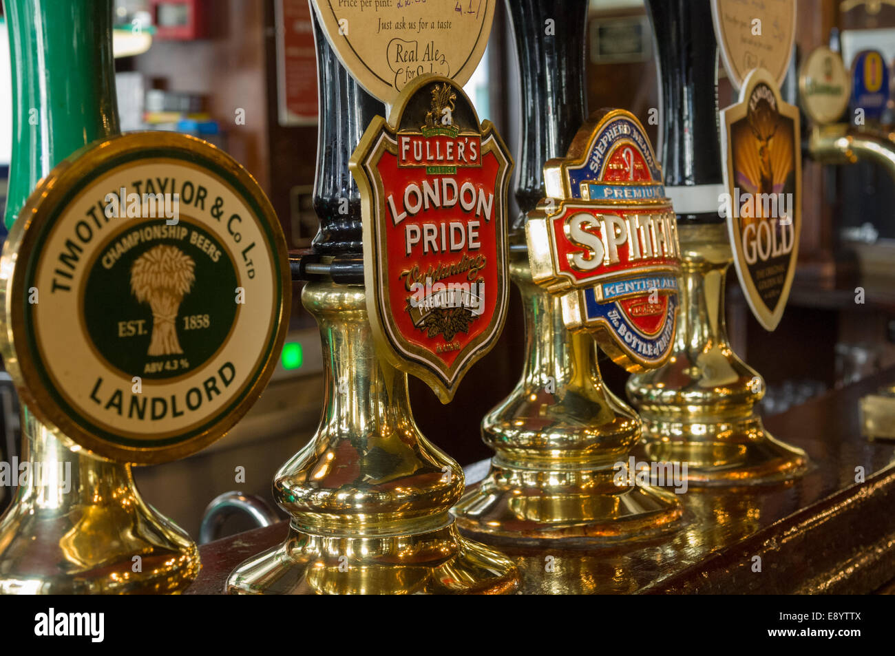 The dog and duck pub hi-res stock photography and images - Alamy