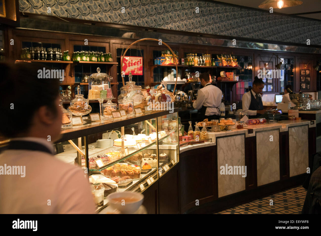 The delaunay counter hi-res stock photography and images - Alamy