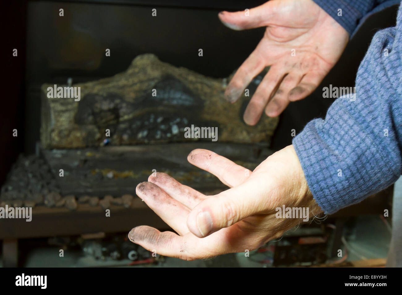 Gas fire hands hi-res stock photography and images - Alamy