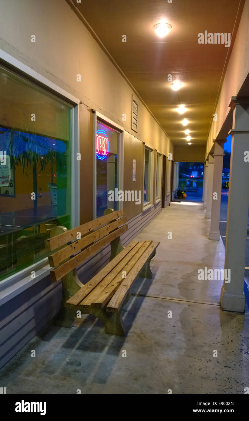 Office windows walkway corridor hi-res stock photography and images - Alamy