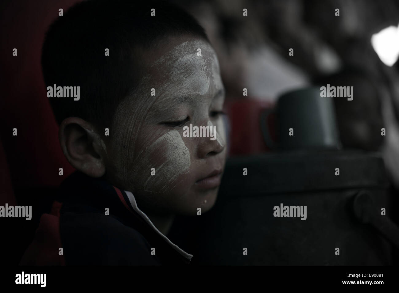 Mae Sot, Thailand. 16th Oct, 2014. A child of Burmese refugees in a ...