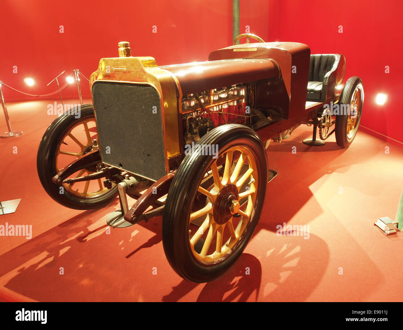 The 1904 Dufaux is an early 20th-century automobile powered by an 8 ...