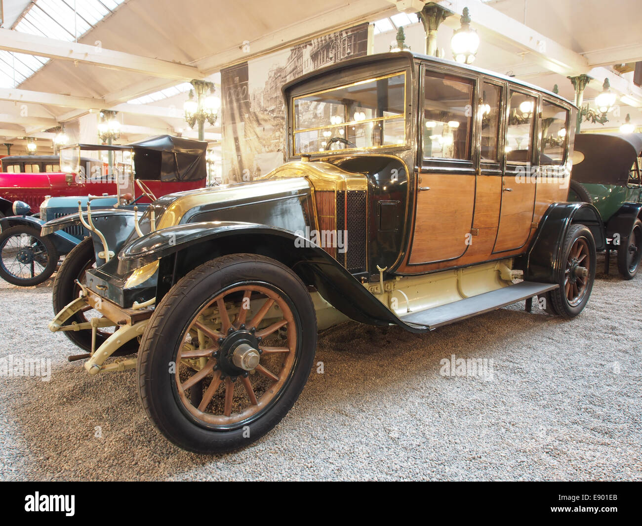 A 1920 Renault Limousine, equipped with a 4-cylinder engine producing ...