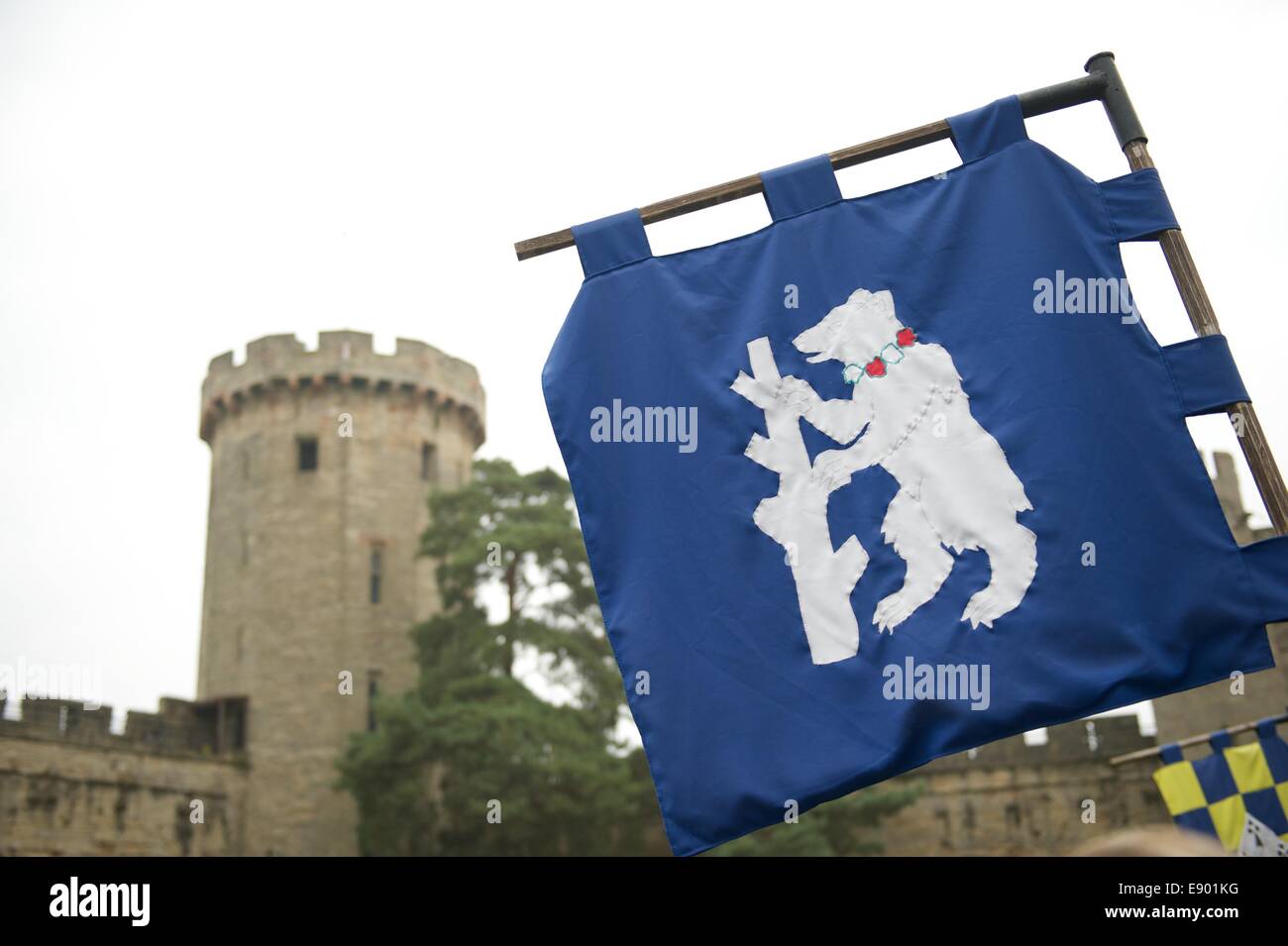 Bear Ragged Staff Symbol Warwickshire High Resolution Stock Photography and Images - Alamy