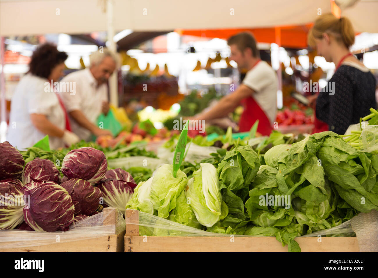 Vegetable market stall Stock Photo - Alamy