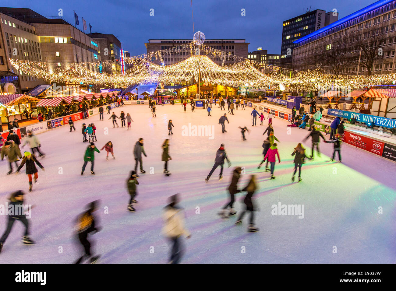 Eislaufbahn hi-res stock photography and images - Alamy